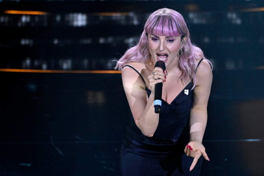 Arisa incanta tutti alla Notte della Taranta, tra pizzo e trasparenze ...