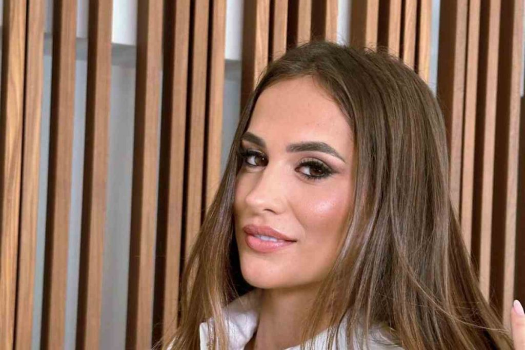 Jessica Melena, la serie di foto rapisce i fan: Lady Immobile lascia ...